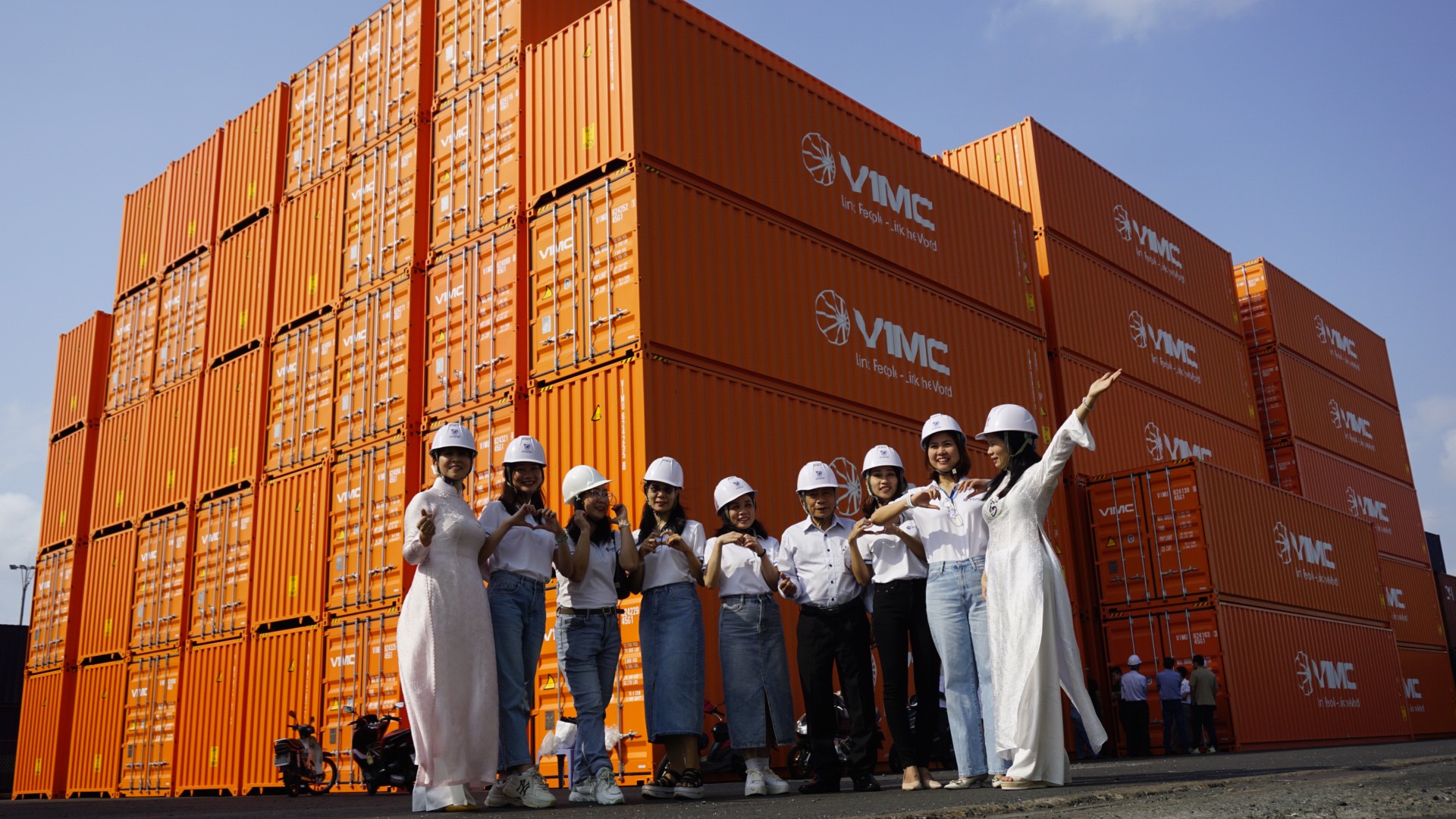 Lễ bàn giao vỏ container đóng mới giữa Tập đoàn Hoà Phát và Tổng công ...